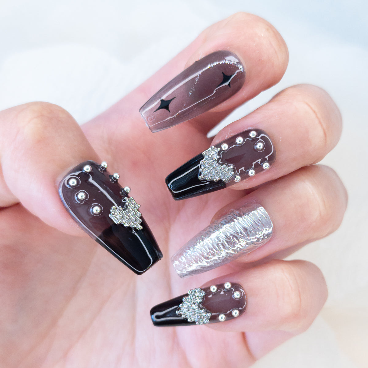 Metallic Arrow Accent Press-On Nails | DIY Salon-Quality – Helensnails